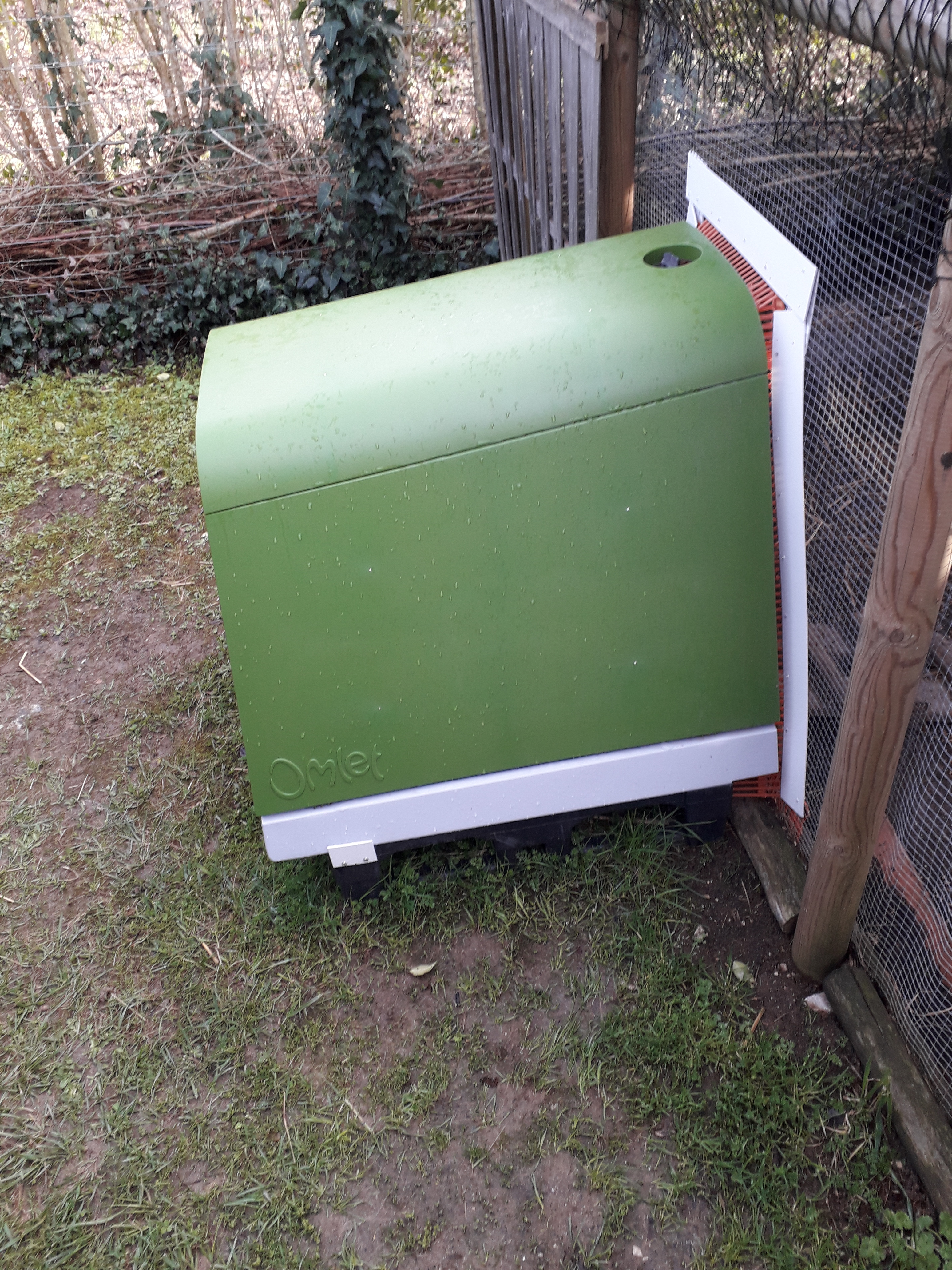 Hönshuset Eglu Go | Ett hönshus i plast för ett par fåglar